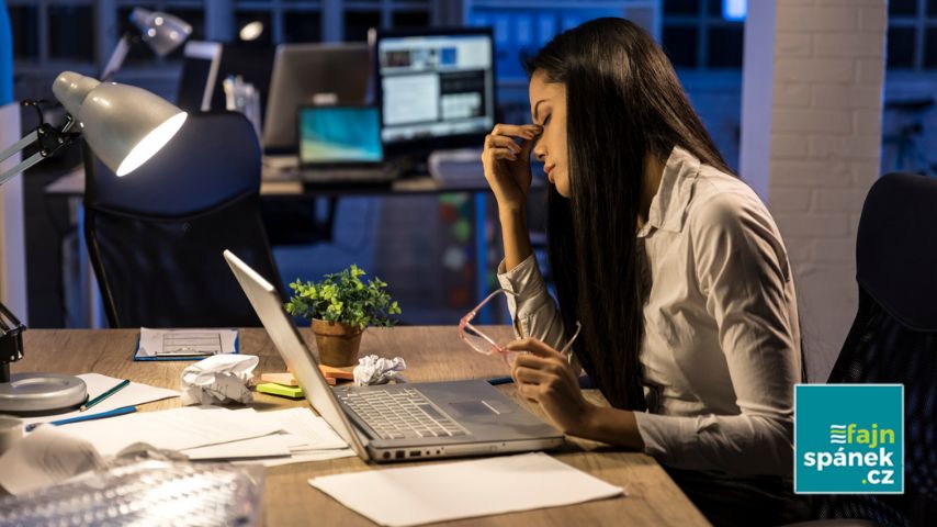 Co je modré světlo a jak ovlivňuje spánek? ♫ FajnSpánek.cz